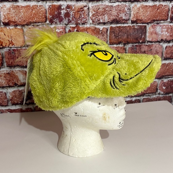 Dr. Seuss | Accessories | Nwt Fuzzy Green Grinch Hat Adjustable New ...